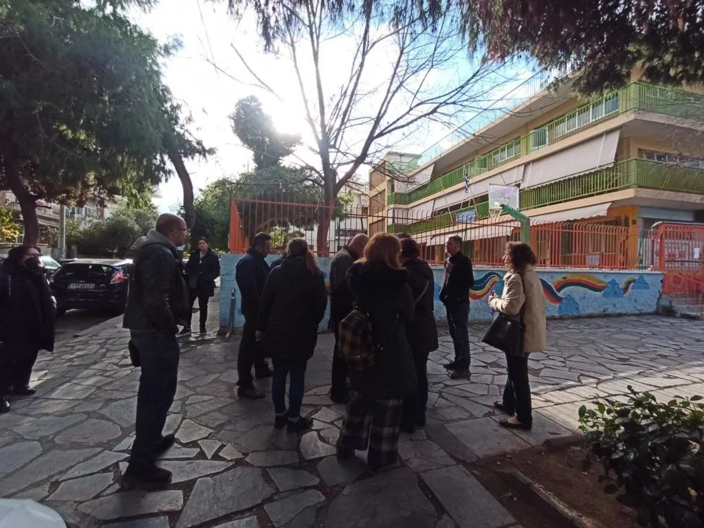 Σχολικές τάξεις που απειλούν τα παιδιά - Η περίπτωση του Αιγάλεω ...